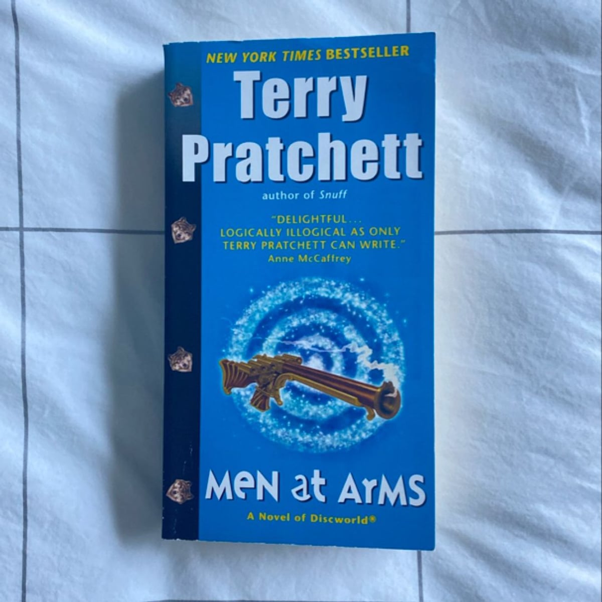 Men at Arms by Terry Pratchett, Paperback | Pangobooks