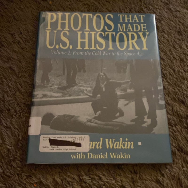 Photos That Made U. S. History by Edward Wakin, Daniel Wakin