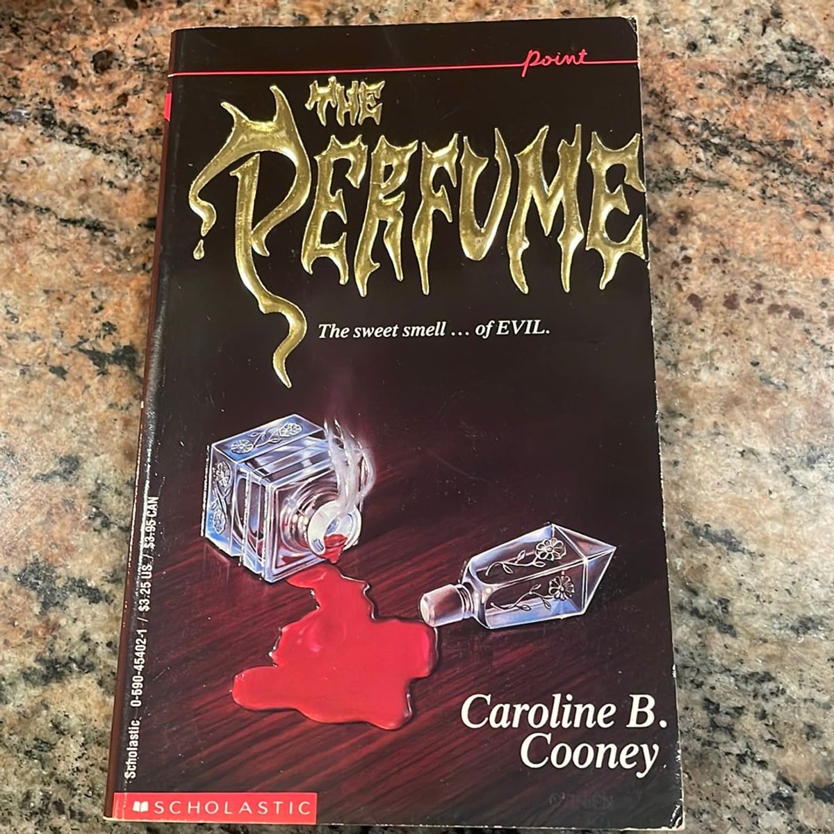 The perfume by Caroline cooney , Paperback | Pangobooks
