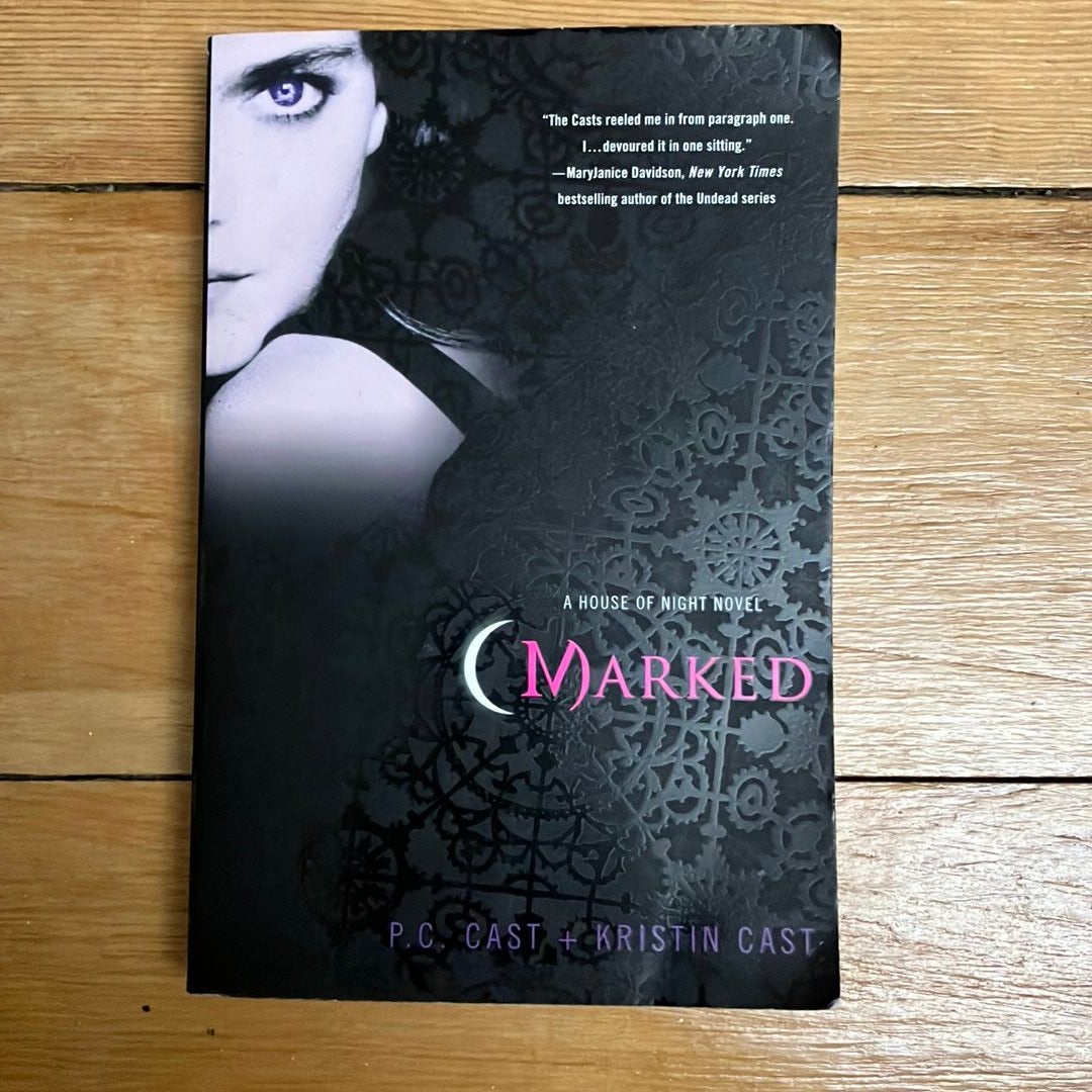 Marked by P. C. Cast; Kristin Cast, Paperback | Pangobooks