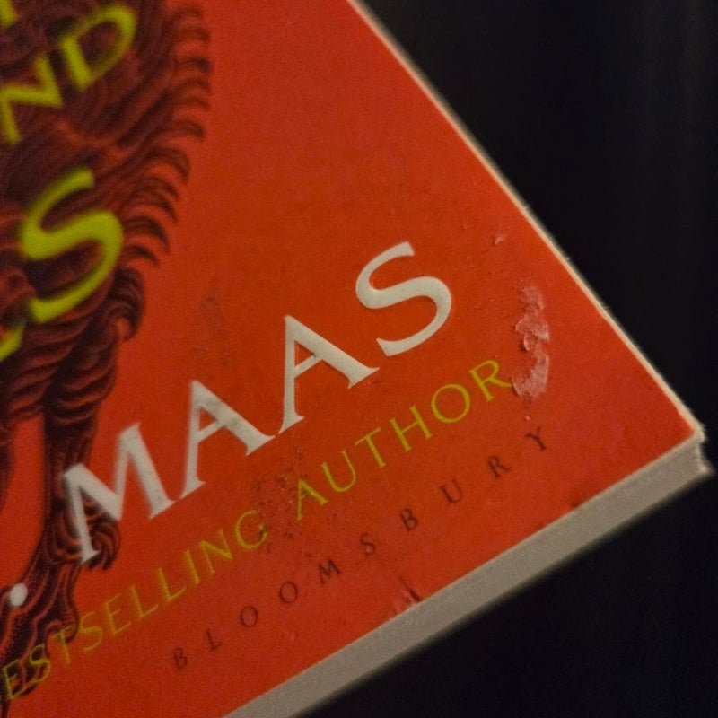 A Court of Thorns and Roses by Sarah J. Maas, Paperback | Pangobooks