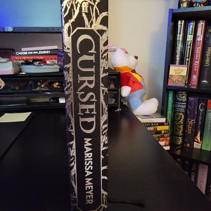 Cursed by Marissa Meyer, Hardcover | Pangobooks