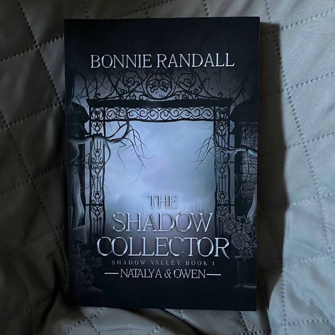 The Shadow Collector by Bonnie Randall, Paperback | Pangobooks