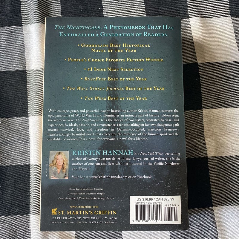 The Nightingale by Kristin Hannah, Paperback | Pangobooks
