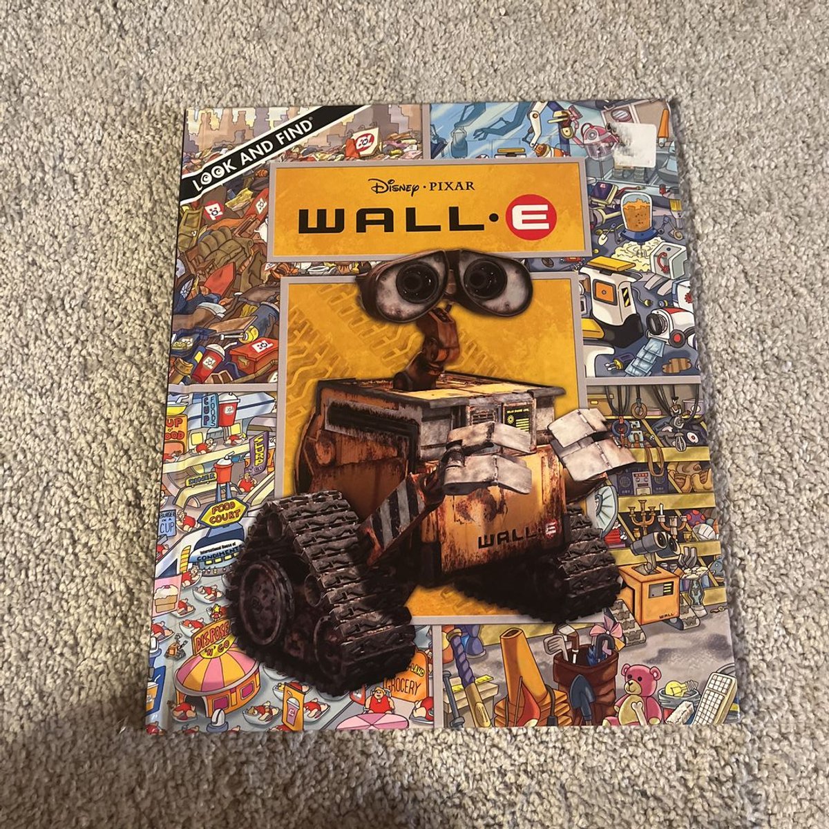 Wall--E Look and Find by Publications International Ltd. Staff