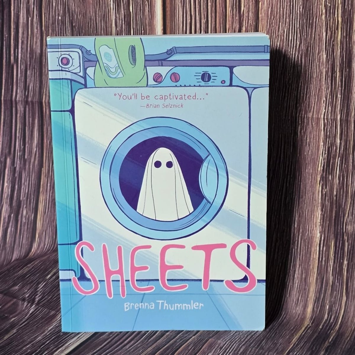 Sheets by Brenna Thummler, Paperback | Pangobooks