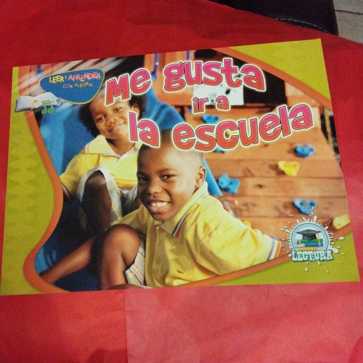 Me Gusta Ir a la Escuela by Jean Feldman, Holly Karapetkova