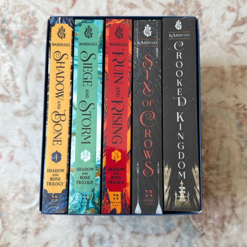Shadow and Bone Series Box Set by Leigh Bardugo, Paperback | Pangobooks