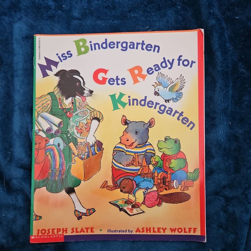 Miss Bindergarten Gets Ready for Kindergarten by , Paperback | Pangobooks