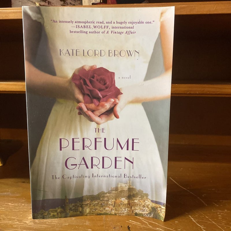 The Perfume Garden by Kate Lord Brown, Paperback | Pangobooks