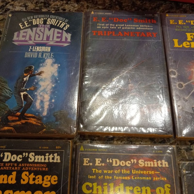 Lensmen series by Ee doc Smith , Paperback | Pangobooks