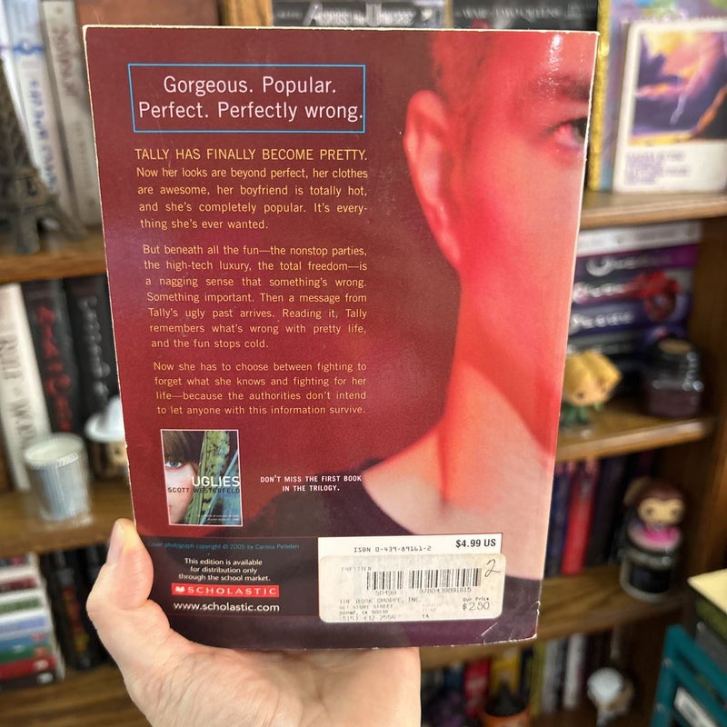 Pretties by Scott Westerfeld , Paperback | Pangobooks