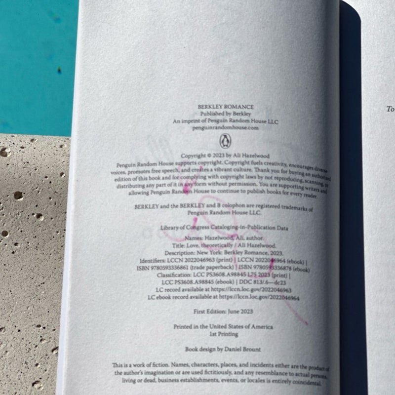 SIGNED by hand Love Theoretically by Ali Hazelwood , Paperback | Pangobooks