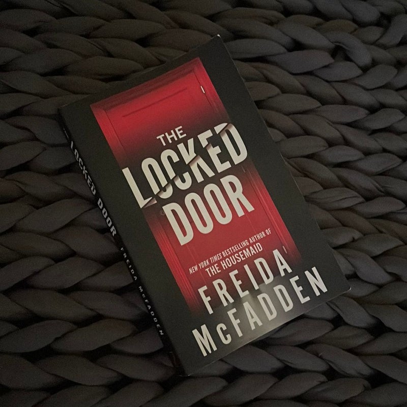The Locked Door by Freida McFadden, Paperback | Pangobooks