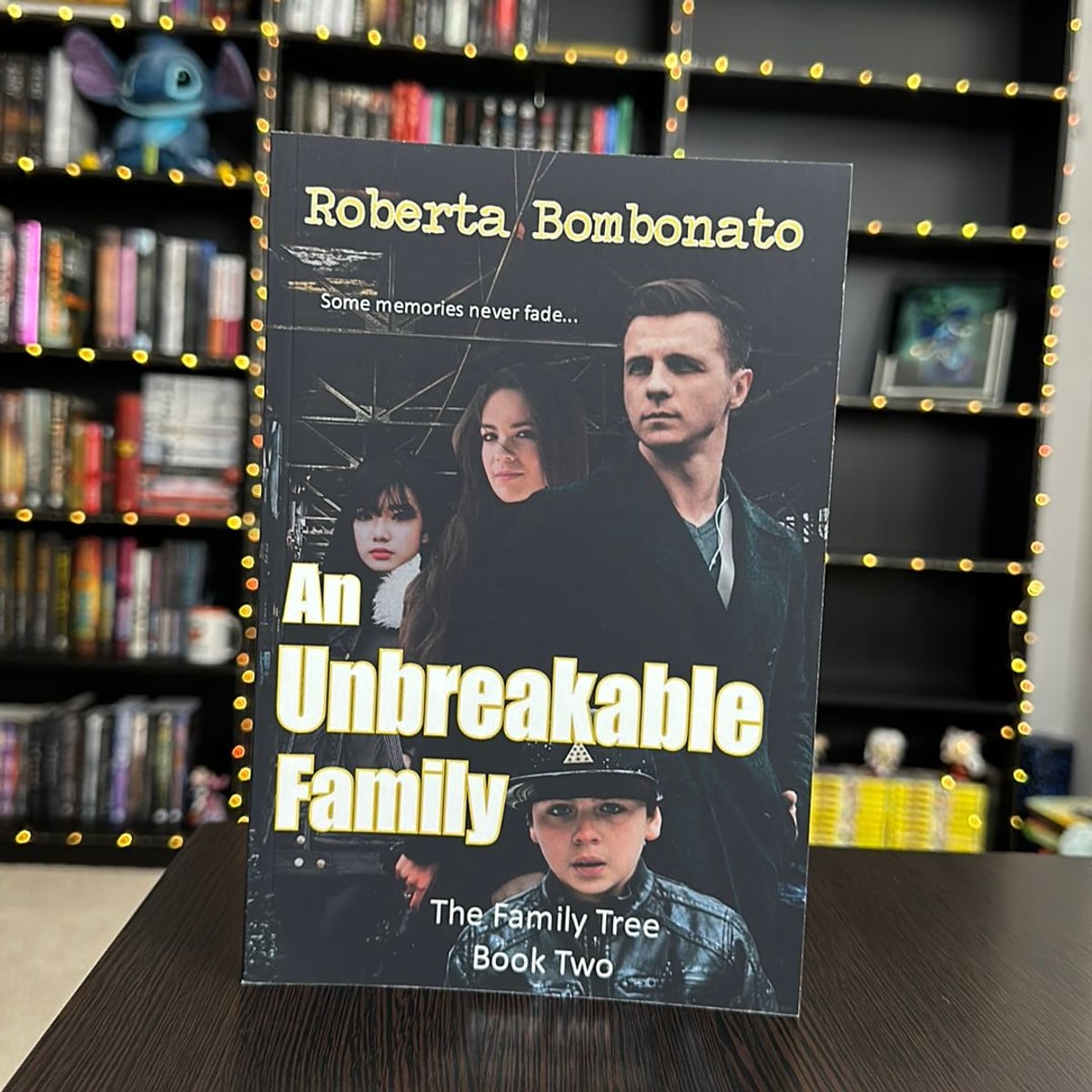 An Unbreakable Family by Roberta Bombonato, Paperback | Pangobooks