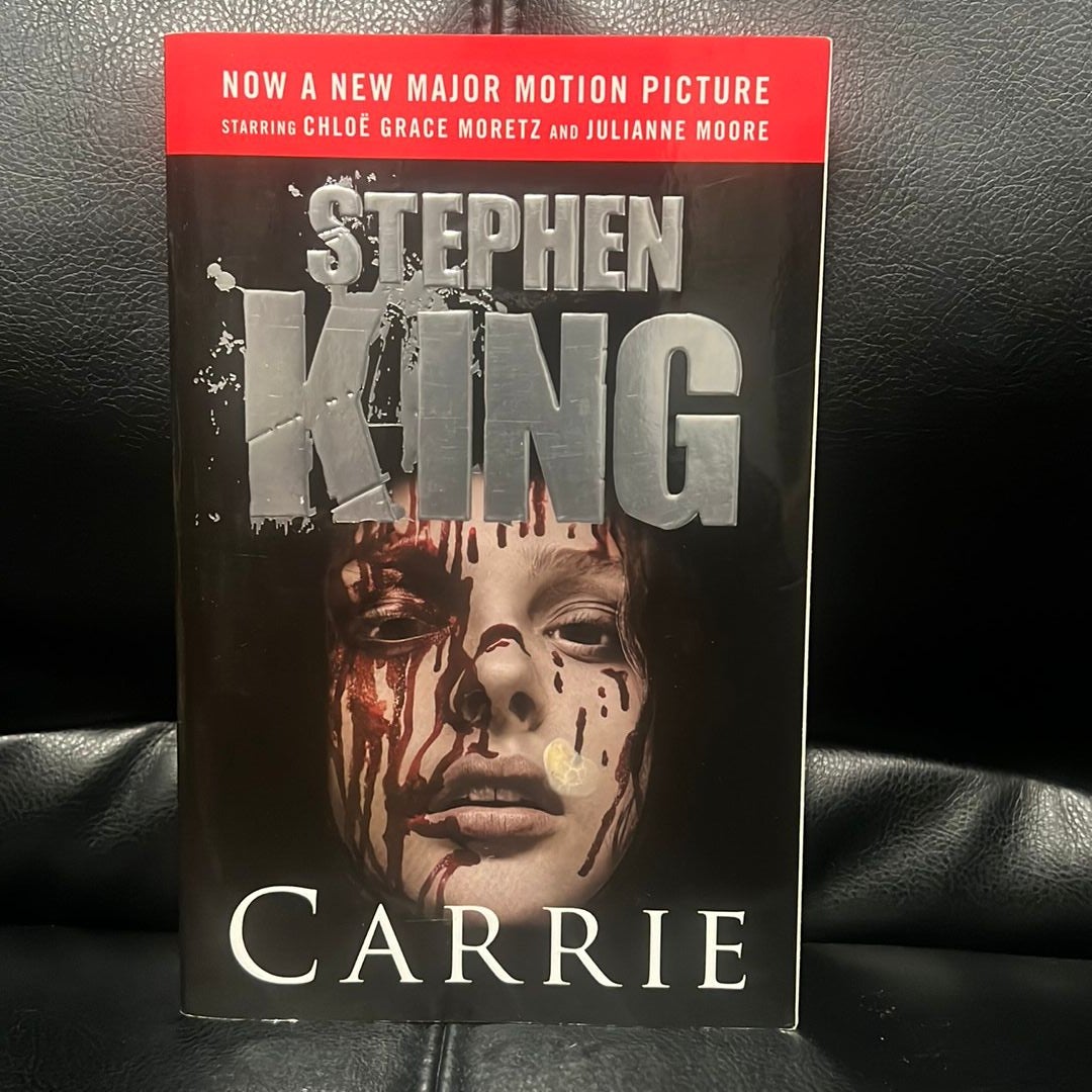 Carrie by Stephen King, Paperback | Pangobooks