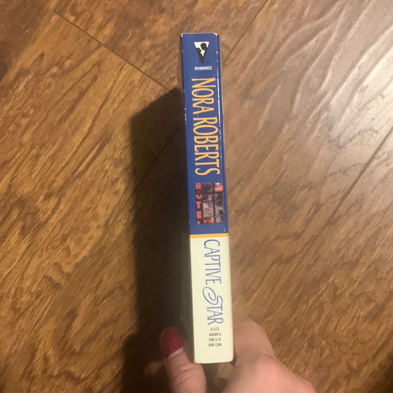 Captive Star by Nora Roberts, Paperback | Pangobooks