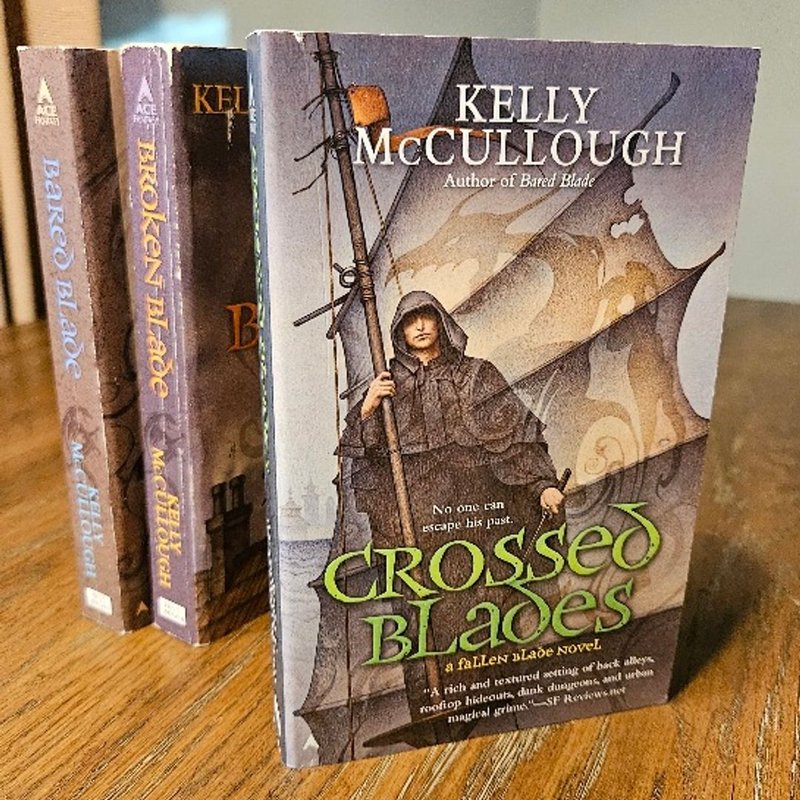 Crossed Blades by Kelly McCullough, Paperback | Pangobooks