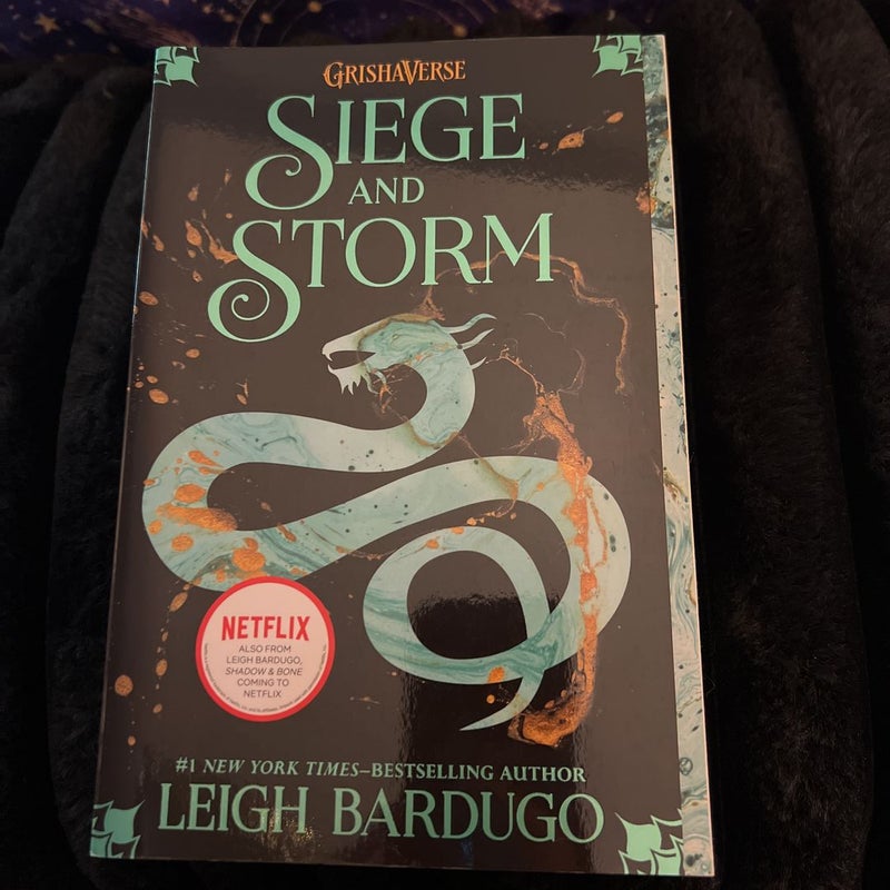 Siege and Storm by Leigh Bardugo, Paperback | Pangobooks