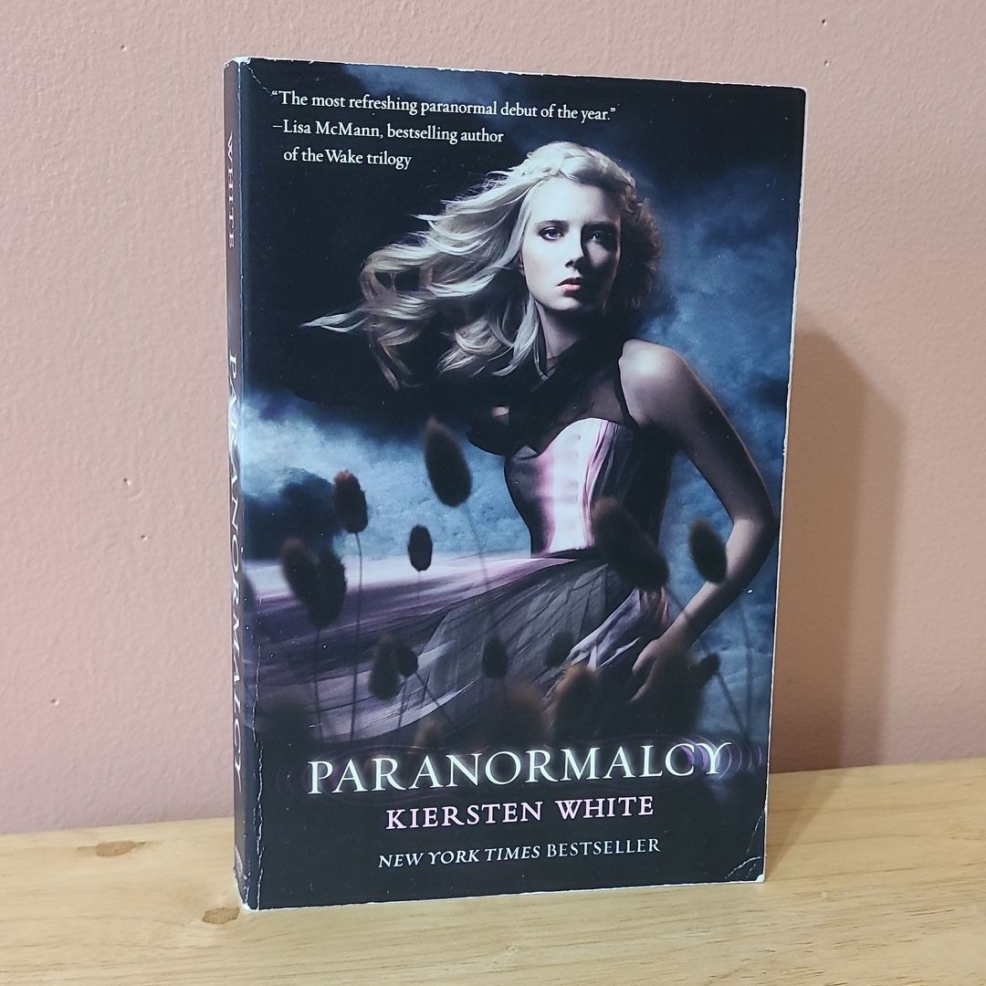 Paranormalcy by Kiersten White, Paperback | Pangobooks