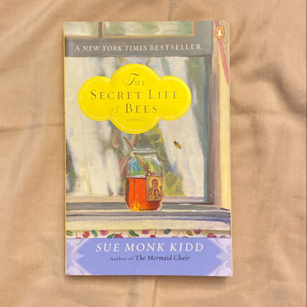 The Secret Life of Bees by Sue Monk Kidd, Paperback | Pangobooks