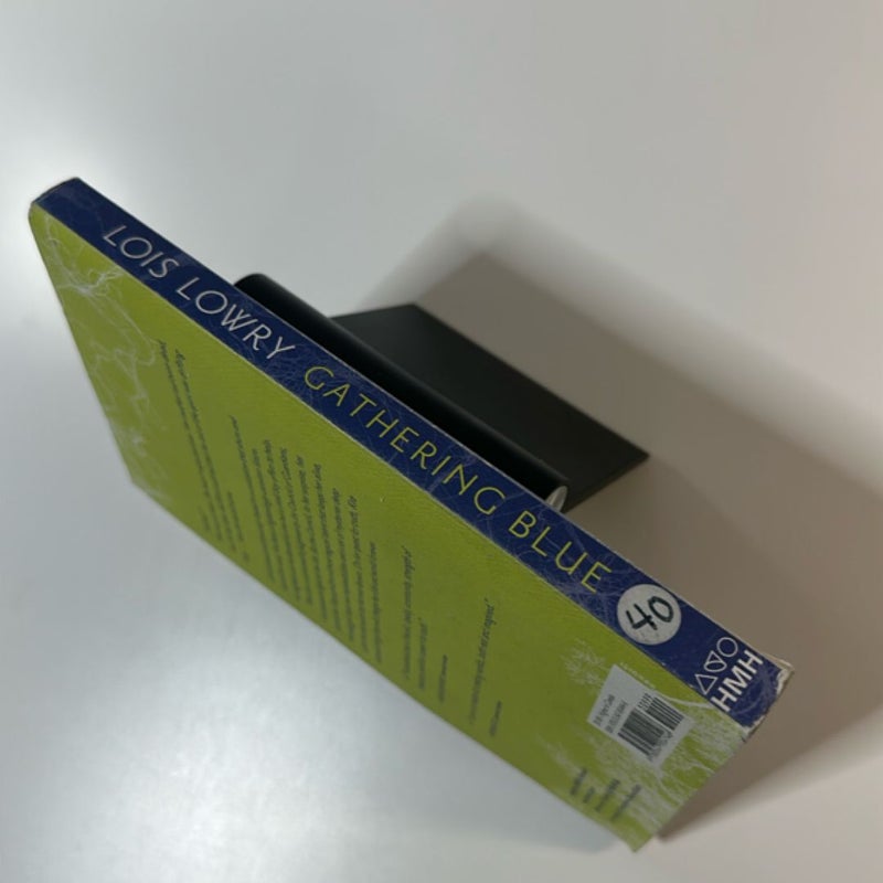 Gathering Blue by Lois Lowry, Paperback | Pangobooks