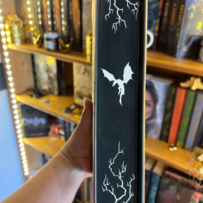 Fourth Wing - sprayed edges by Rebecca Yarros, Hardcover | Pangobooks