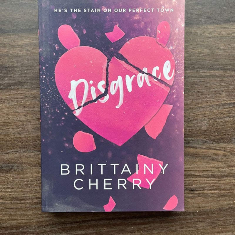 Disgrace by Brittainy Cherry , Paperback | Pangobooks