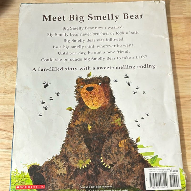 Big Smelly Bear by Britta Teckentrup, Paperback | Pangobooks