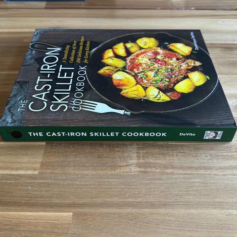 The Cast-Iron Skillet Cookbook by Dominique DeVito, Hardcover | Pangobooks