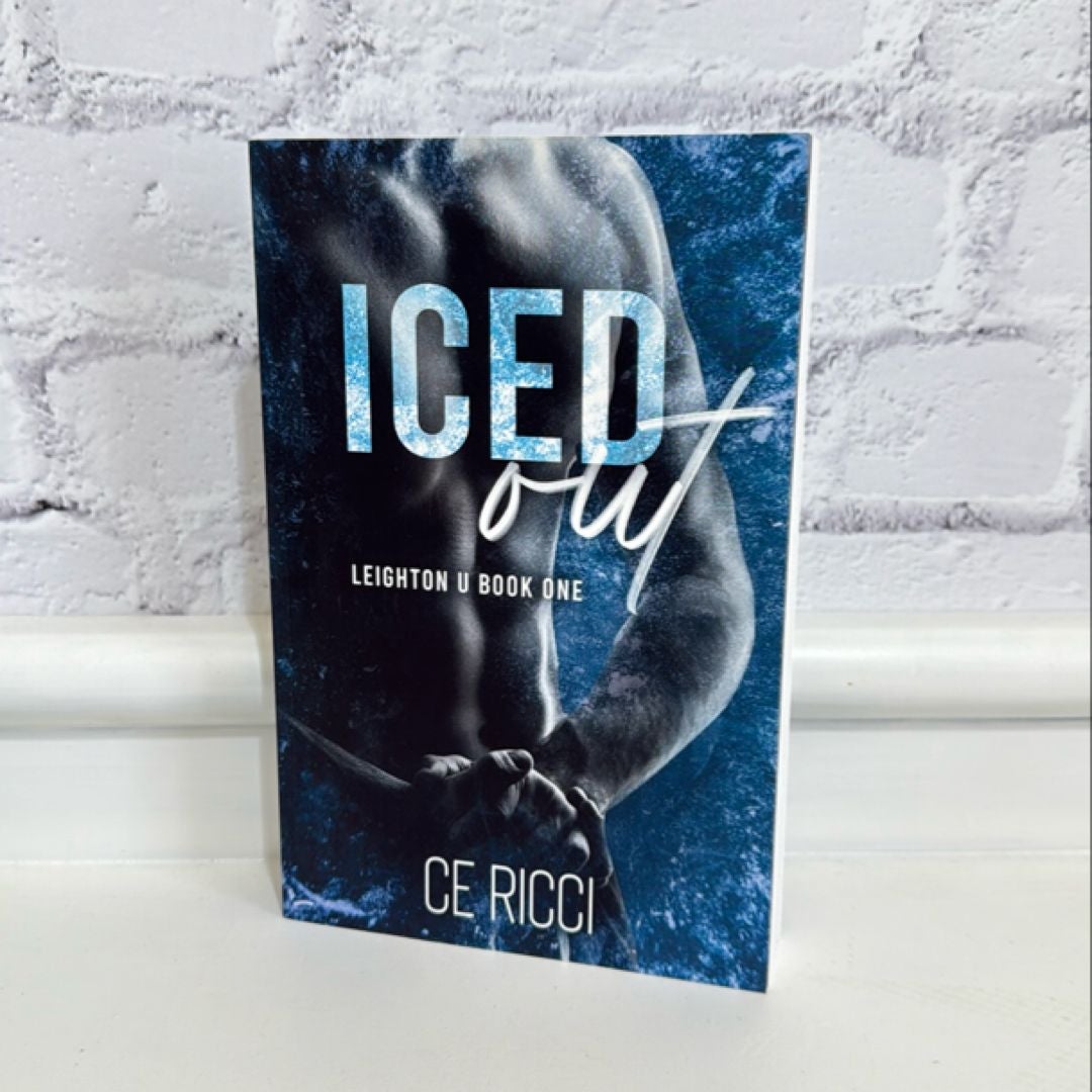 Iced Out by CE Ricci, Paperback | Pangobooks