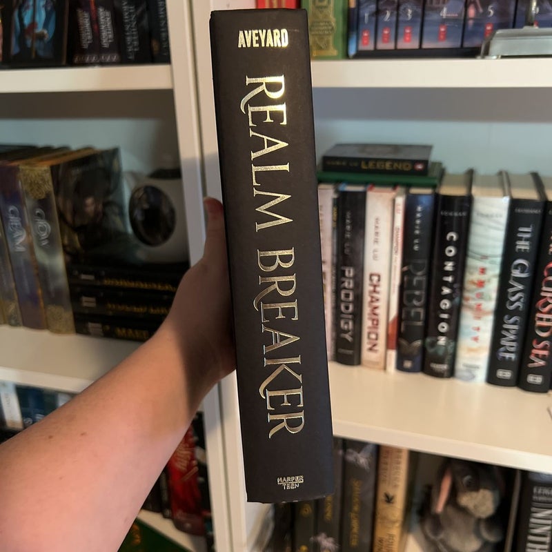 Realm Breaker by Victoria Aveyard, Hardcover | Pangobooks