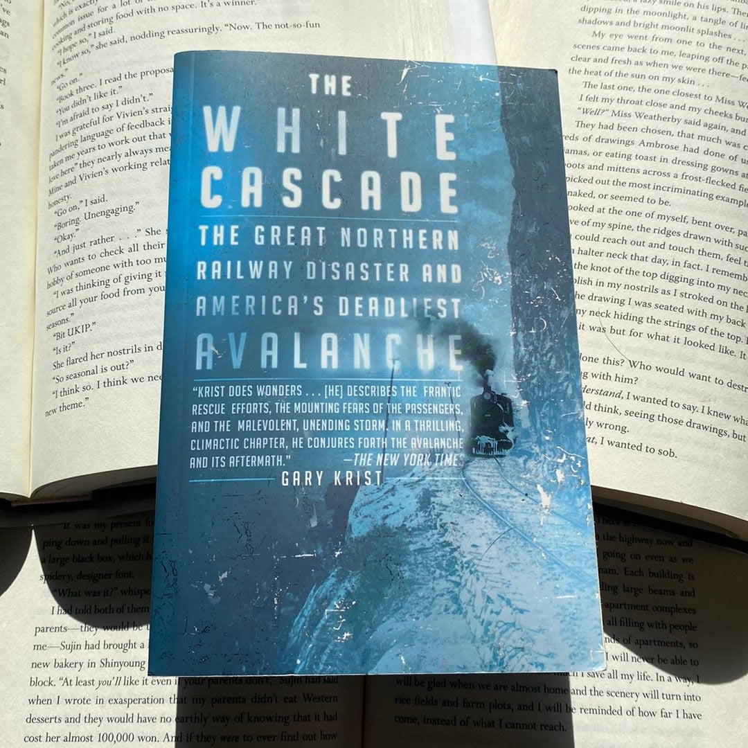 The White Cascade by Gary Krist, Paperback | Pangobooks