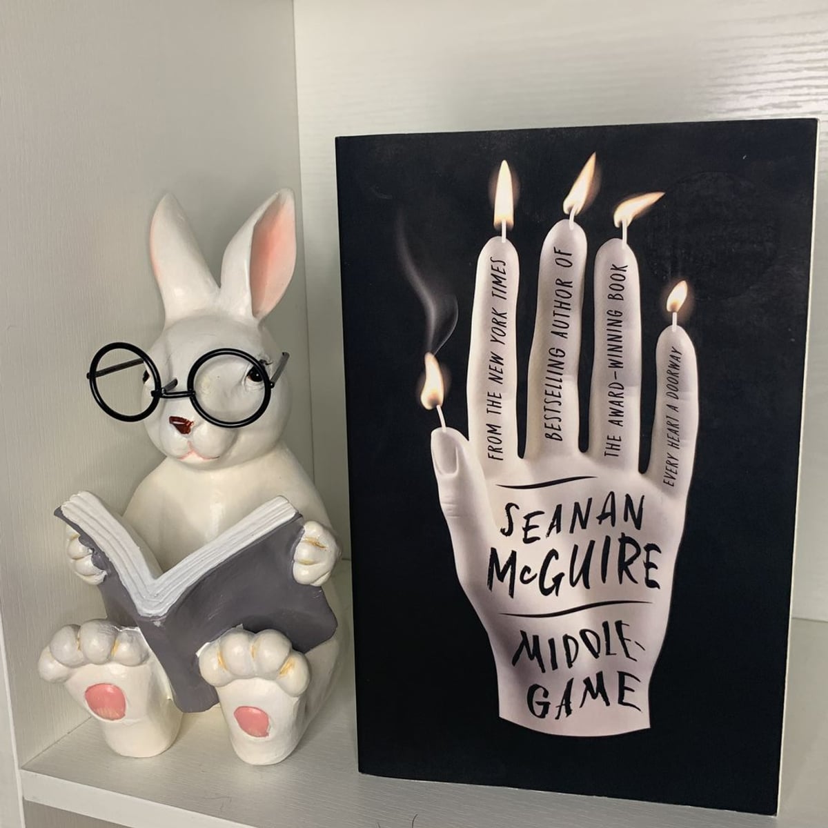 Middlegame by Seanan McGuire, Paperback | Pangobooks