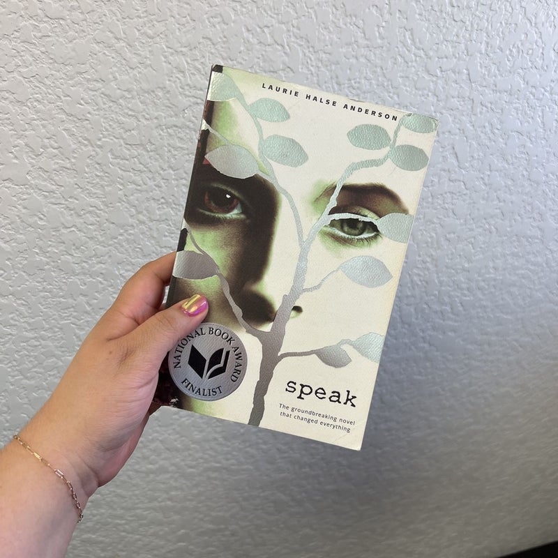 Speak by Laurie Halse Anderson, Paperback | Pangobooks