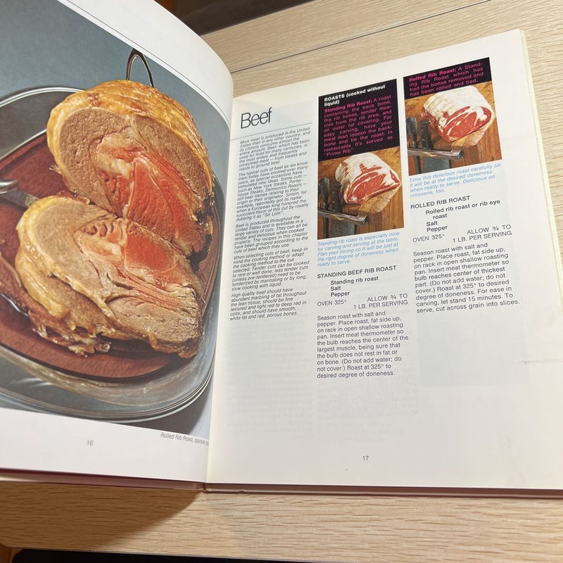 Pillsbury's Meat Cookbook by Pillsbury Publications, Hardcover | Pangobooks