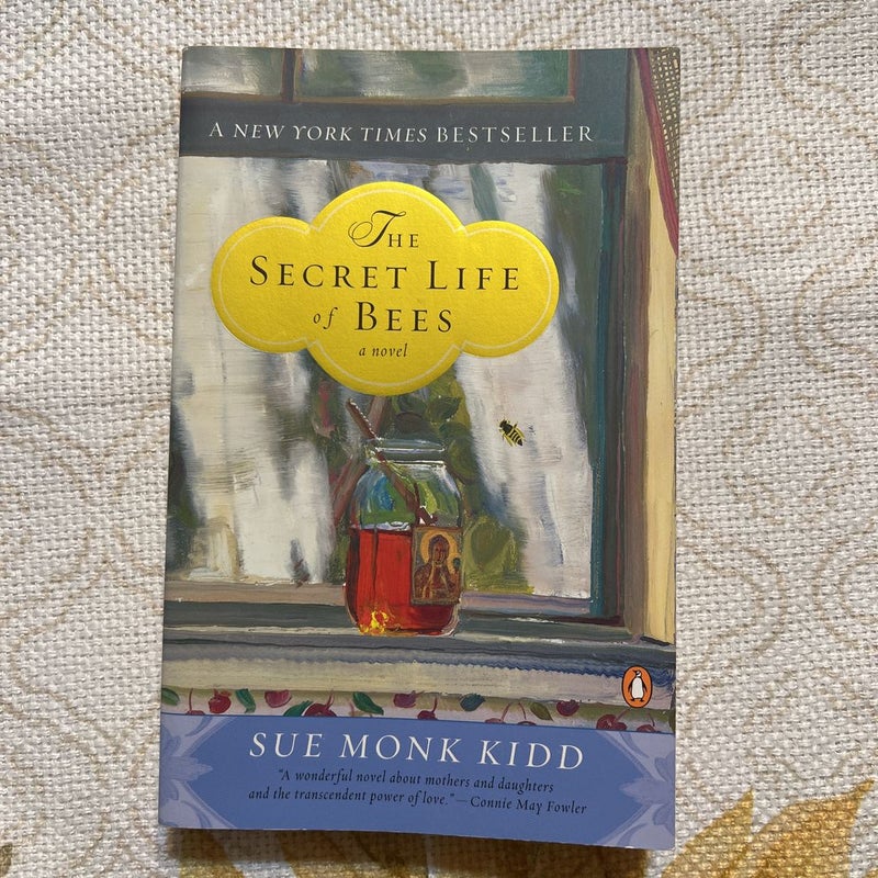 The Secret Life of Bees by Sue Monk Kidd, Paperback | Pangobooks