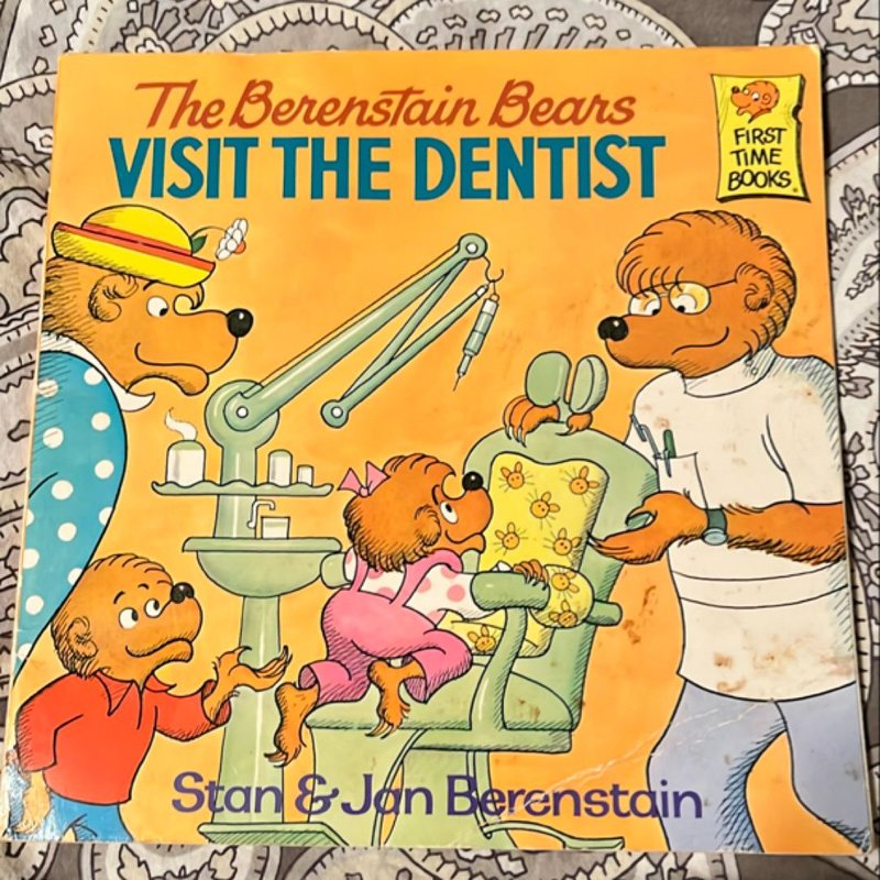 The Berenstain Bears Visit the Dentist by Stan Berenstain, Jan Berenstain