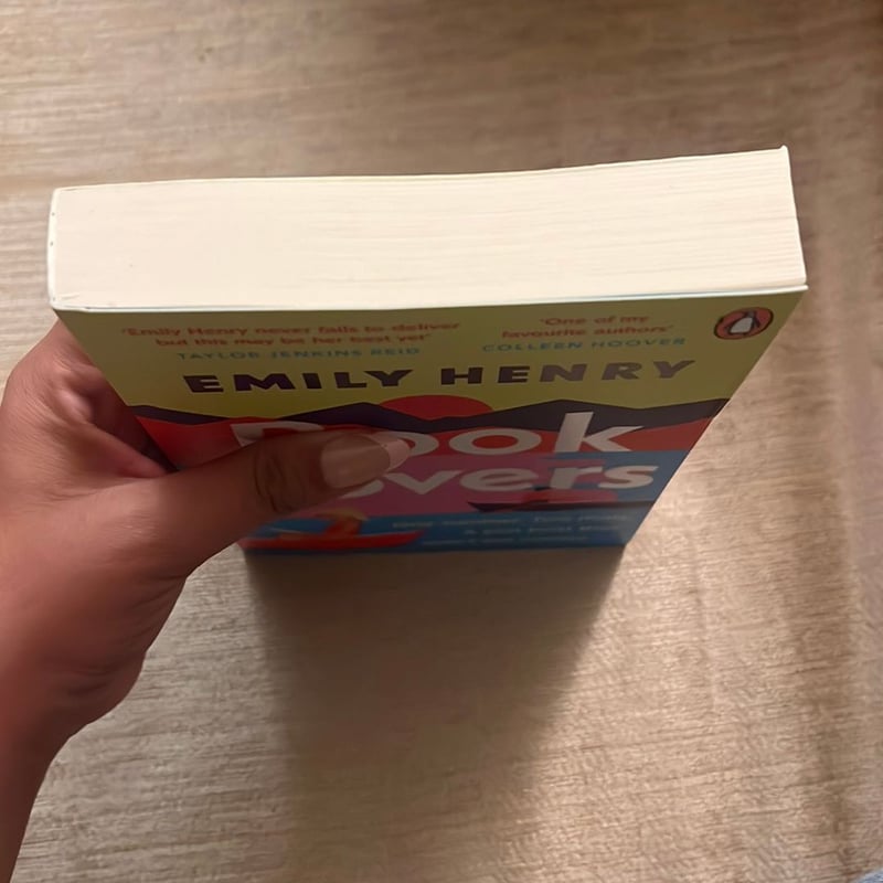Book Lovers UK Edition by Emily Henry, Paperback | Pangobooks