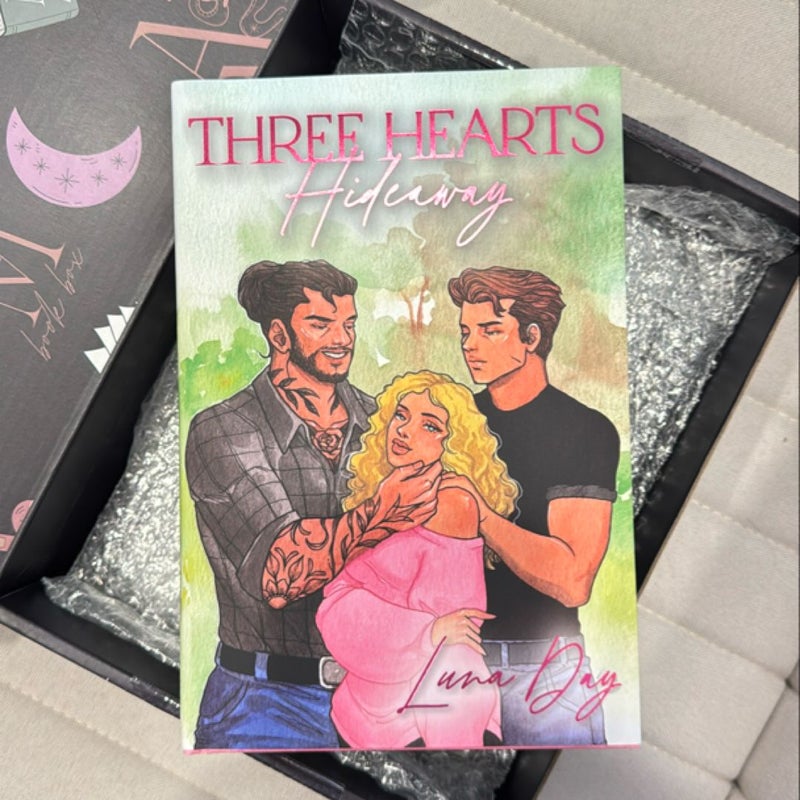 Three Hearts Hideaway - Autumn Midnights Special Edition by Luna Day, Hardcover | Pangobooks