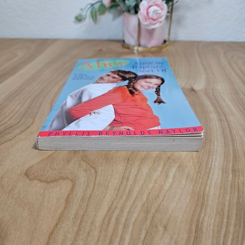 Alice in Rapture, Sort Of by Phyllis Reynolds Naylor; Kam Mak (Illustrator)