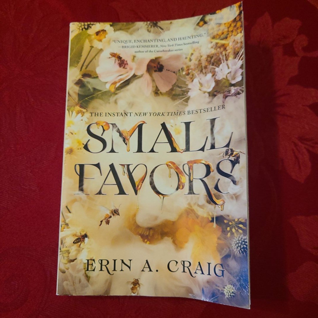 Small Favors by Erin A. Craig, Paperback | Pangobooks