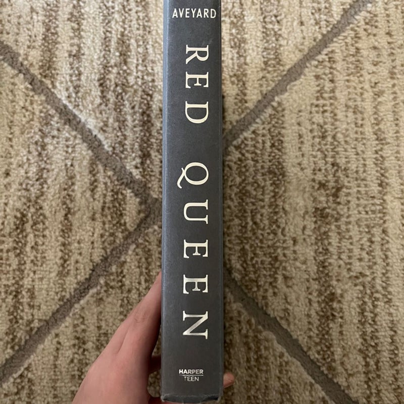 Red Queen by Victoria Aveyard, Hardcover | Pangobooks
