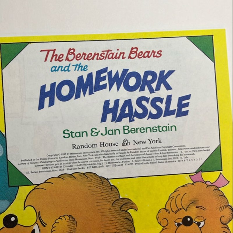 The Betenstain Bears and the Homework Hassle by , Paperback | Pangobooks