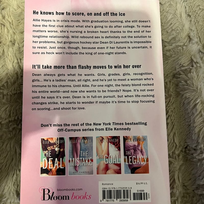 The Score by Elle Kennedy, Paperback | Pangobooks