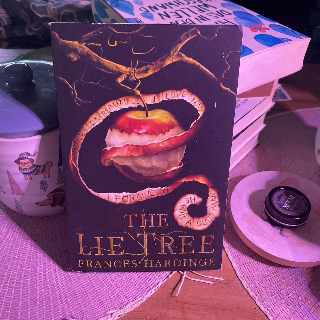 The Lie Tree by Frances Hardinge , Paperback | Pangobooks