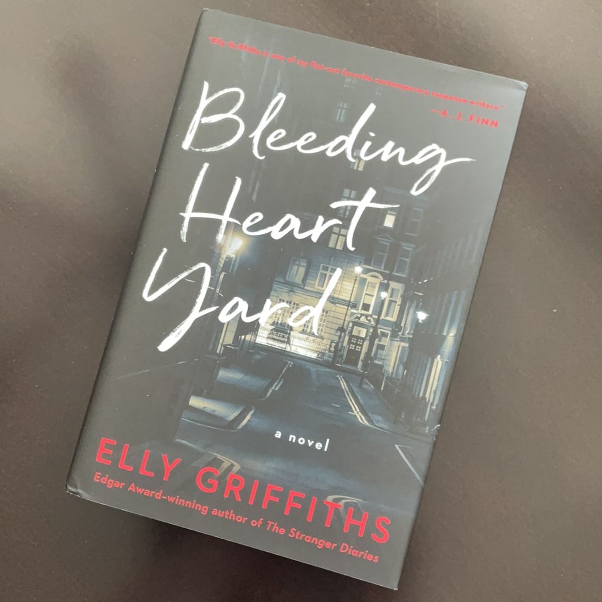 Bleeding Heart Yard by Elly Griffiths, Hardcover | Pangobooks