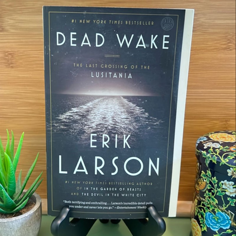 Dead Wake by Erik Larson, Paperback | Pangobooks