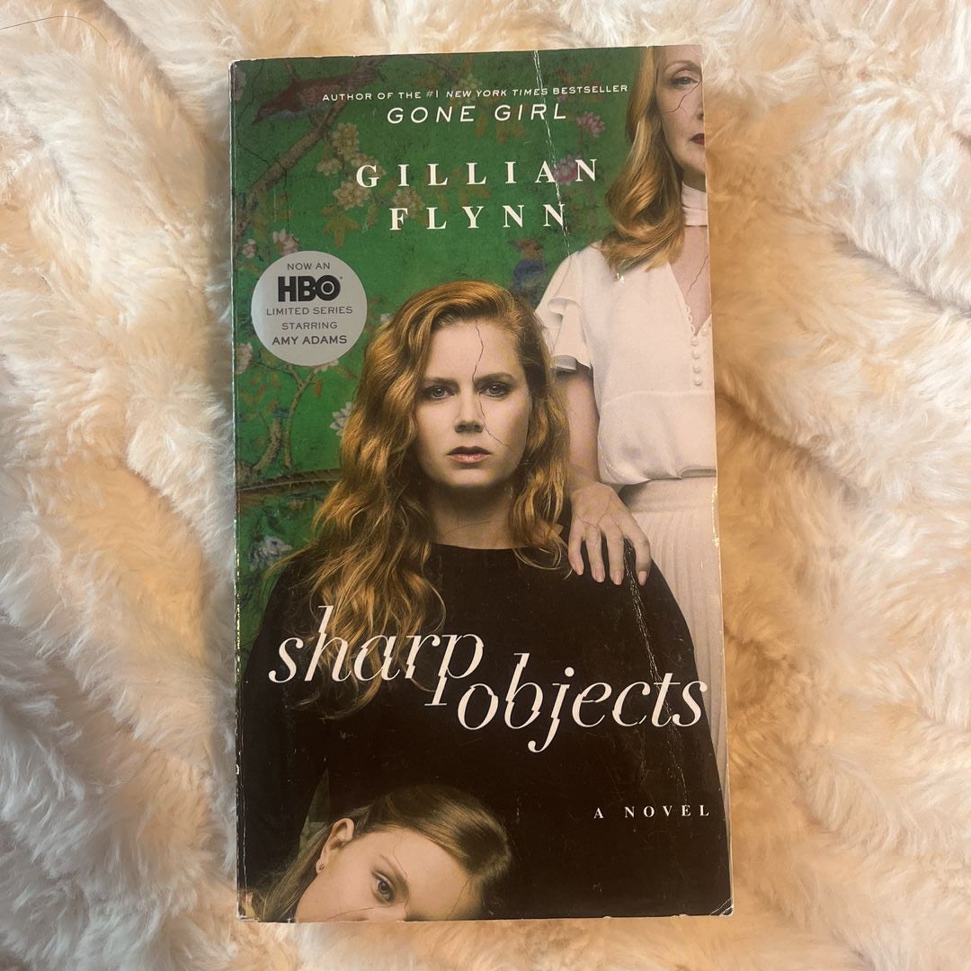 Sharp Objects by Gillian Flynn, Paperback | Pangobooks
