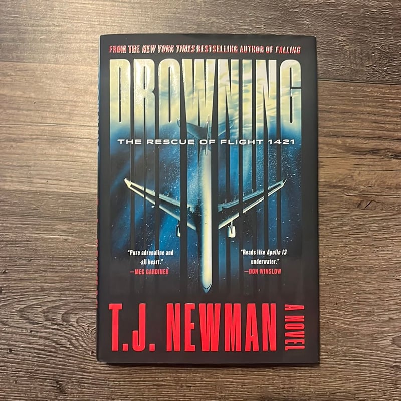 Drowning by T. J. Newman, Paperback | Pangobooks